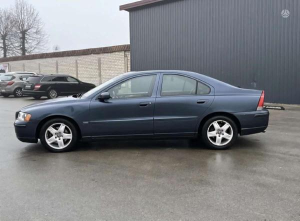Zils Volvo S60 2005 Tauragė, ar dzinēja tilpumu 2.40 L un nobraukumu 320 tūkst. km par 1580 €, foto 4 vietnē AUTOMOTO.COM.LV