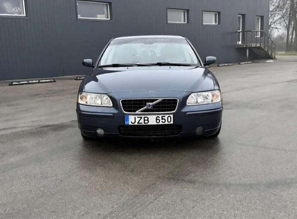 Zils Volvo S60 2005 Tauragė, ar dzinēja tilpumu 2.40 L un nobraukumu 320 tūkst. km par 1580 €, foto 5 vietnē AUTOMOTO.COM.LV