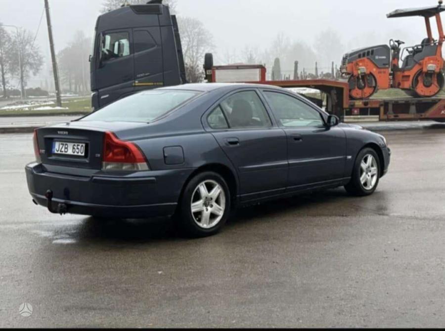 Zils Volvo S60 2005 Tauragė, ar dzinēja tilpumu 2.40 L un nobraukumu 320 tūkst. km par 1580 €, foto 8 vietnē AUTOMOTO.COM.LV