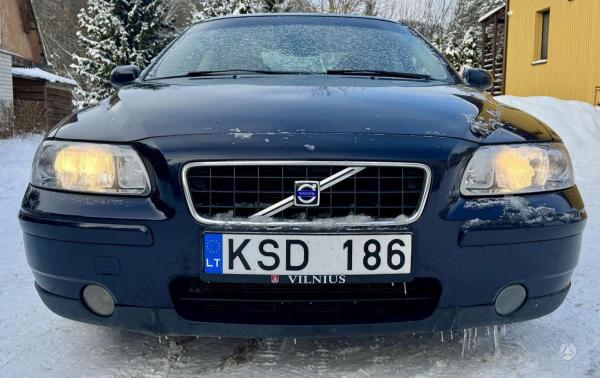 Blue Volvo S60 2005 in Vilnius, with an engine capacity of 2.40 L and mileage of 314 thousand km for 1890 €, photo 5 on AUTOMOTO.COM.LV