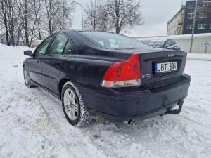 Zils Volvo S60 2005 Viļņa, ar dzinēja tilpumu 2.44 L un nobraukumu 230 tūkst. km par 1450 €, foto 3 vietnē AUTOMOTO.COM.LV