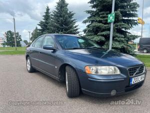 Zils Volvo S60 2005 Tallina, ar dzinēja tilpumu 2.50 L un nobraukumu 190 tūkst. km par 3000 €, foto  vietnē AUTOMOTO.COM.LV