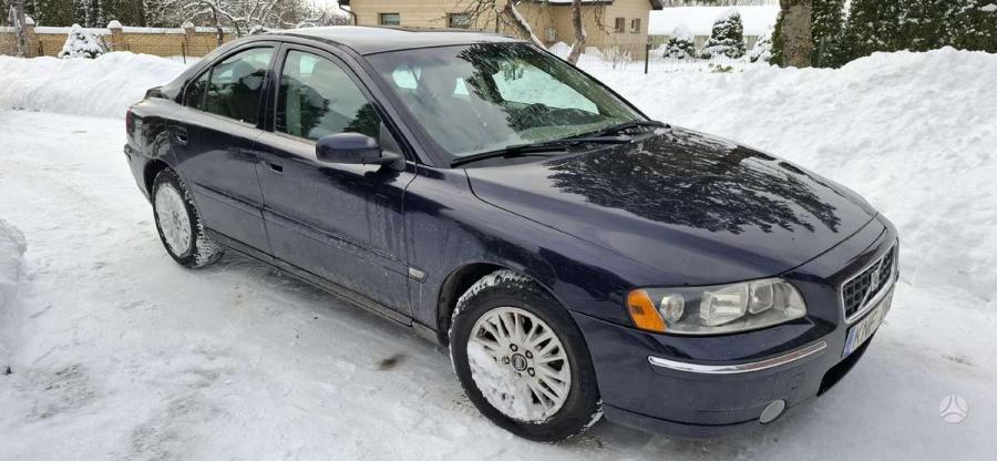 Blue Volvo S60 2005 in Taurage, with an engine capacity of 2.40 L and mileage of 310 thousand km for 950 €, photo 1 on AUTOMOTO.COM.LV