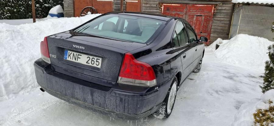 Blue Volvo S60 2005 in Taurage, with an engine capacity of 2.40 L and mileage of 310 thousand km for 950 €, photo 3 on AUTOMOTO.COM.LV