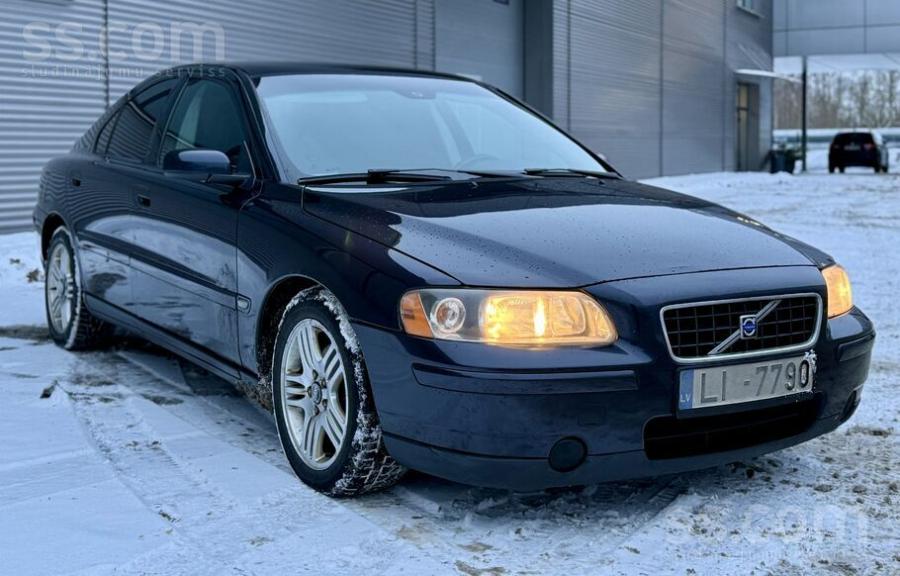 Blue Volvo S60 2005 in Riga, with an engine capacity of 2.40 L and mileage of 517 thousand km for 1650 €, photo 1 on AUTOMOTO.COM.LV