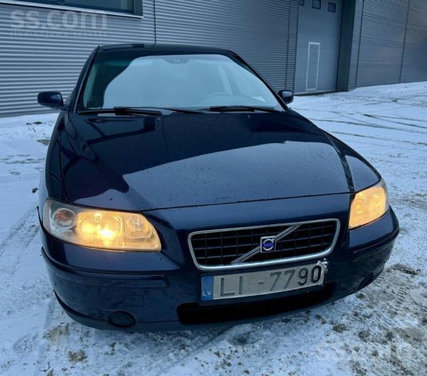 Blue Volvo S60 2005 in Riga, with an engine capacity of 2.40 L and mileage of 517 thousand km for 1650 €, photo 2 on AUTOMOTO.COM.LV