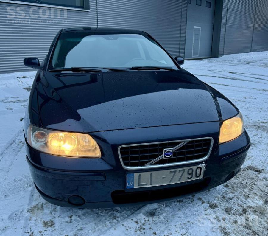 Blue Volvo S60 2005 in Riga, with an engine capacity of 2.40 L and mileage of 517 thousand km for 1650 €, photo 2 on AUTOMOTO.COM.LV