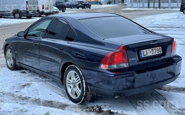 Blue Volvo S60 2005 in Riga, with an engine capacity of 2.40 L and mileage of 517 thousand km for 1650 €, photo 4 on AUTOMOTO.COM.LV