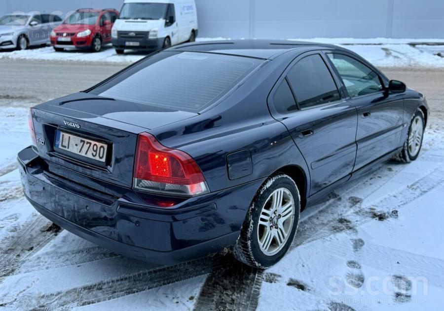 Blue Volvo S60 2005 in Riga, with an engine capacity of 2.40 L and mileage of 517 thousand km for 1650 €, photo 5 on AUTOMOTO.COM.LV