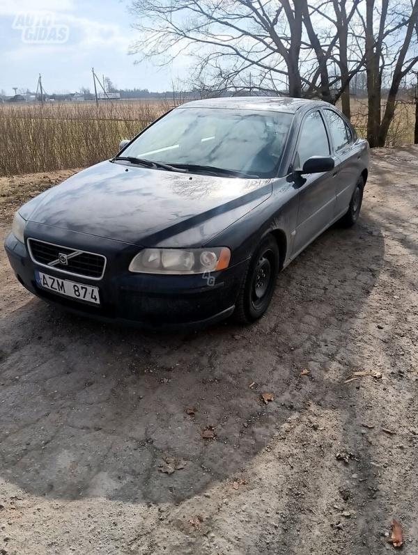 Blue Volvo S60 2005 in Ukmerge, with an engine capacity of 2.40 L and mileage of 350 thousand km for 980 €, photo 1 on AUTOMOTO.COM.LV
