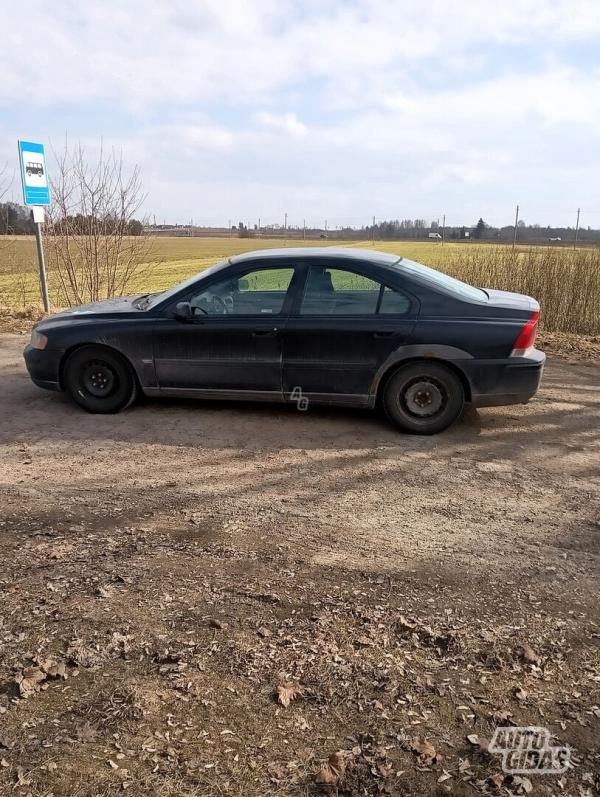 Blue Volvo S60 2005 in Ukmerge, with an engine capacity of 2.40 L and mileage of 350 thousand km for 980 €, photo 7 on AUTOMOTO.COM.LV