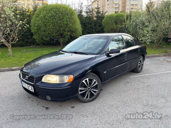 Blue Volvo S60 2005 in Tallinn, with an engine capacity of 2.40 L and mileage of 372 thousand km for 1399 €, photo 1 on AUTOMOTO.COM.LV