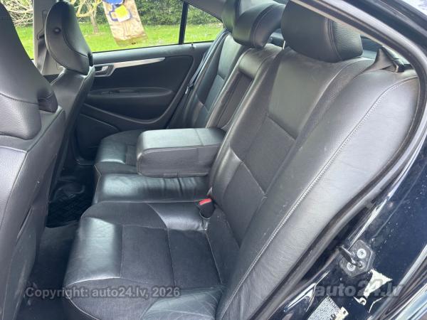 Blue Volvo S60 2005 in Tallinn, with an engine capacity of 2.40 L and mileage of 372 thousand km for 1399 €, photo 6 on AUTOMOTO.COM.LV