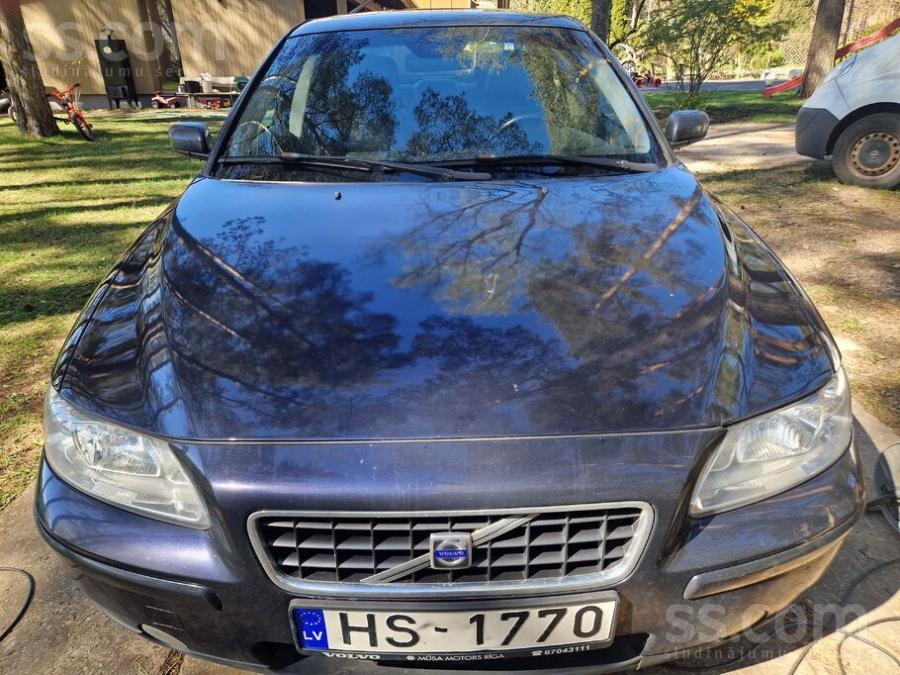 Blue Volvo S60 2005 in Riga, with an engine capacity of 2.40 L and mileage of 385 thousand km for 1250 €, photo 1 on AUTOMOTO.COM.LV