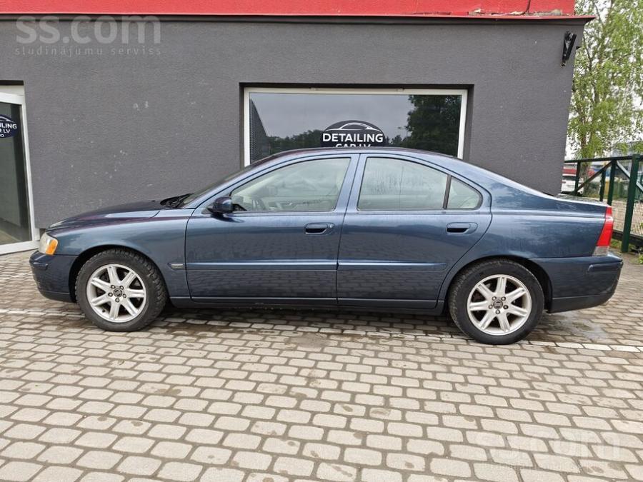 Blue Volvo S60 2005 in Riga, with an engine capacity of 2.00 L and mileage of 291 thousand km for 1790 €, photo 3 on AUTOMOTO.COM.LV