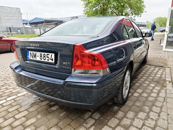 Blue Volvo S60 2005 in Riga, with an engine capacity of 2.00 L and mileage of 291 thousand km for 1790 €, photo 5 on AUTOMOTO.COM.LV