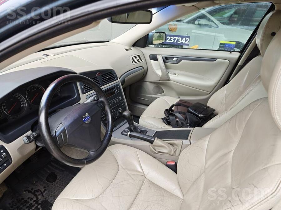 Blue Volvo S60 2005 in Riga, with an engine capacity of 2.00 L and mileage of 291 thousand km for 1790 €, photo 8 on AUTOMOTO.COM.LV