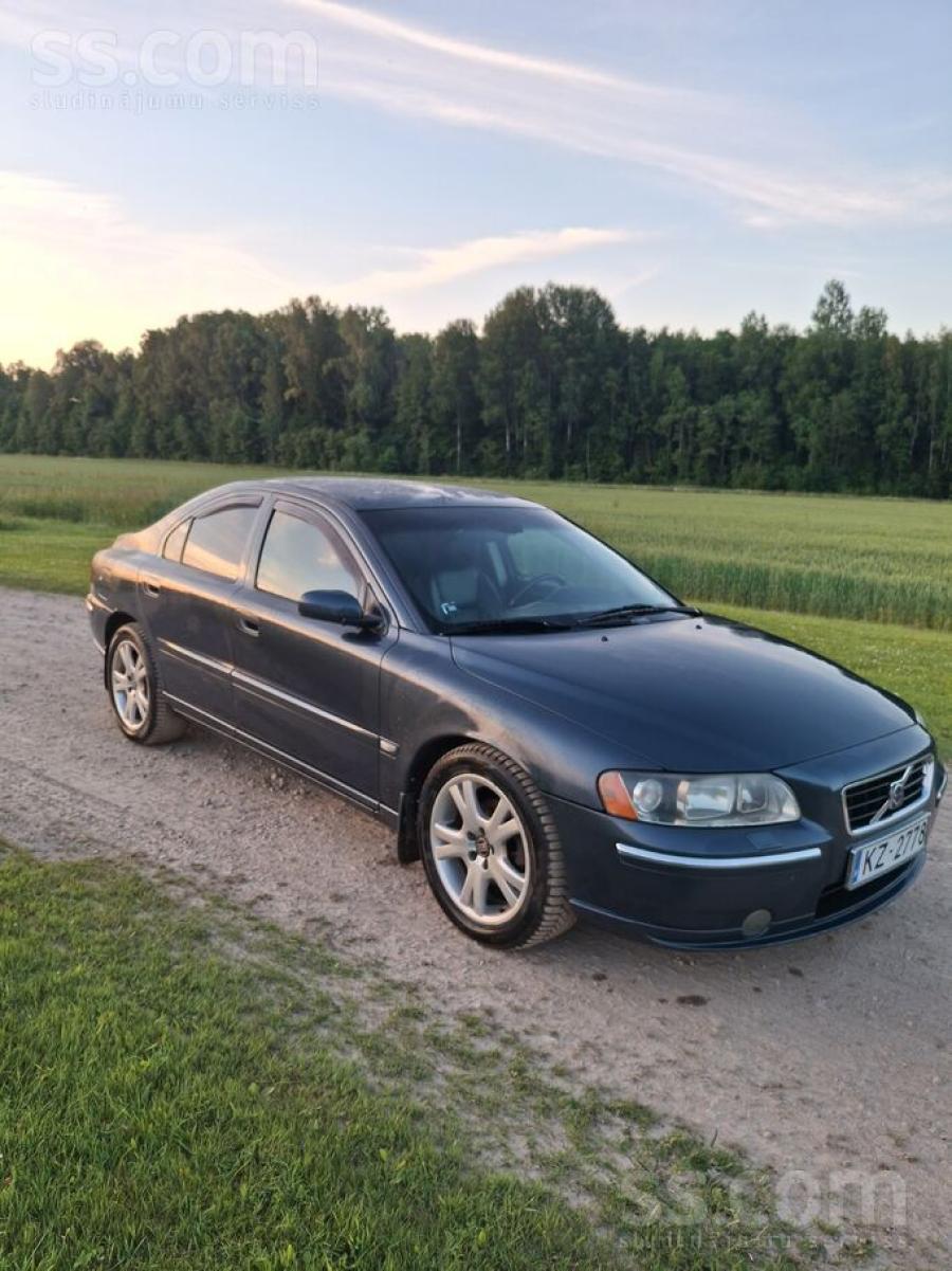 Zils Volvo S60 2005 Ogre, ar dzinēja tilpumu 2.40 L un nobraukumu 313 tūkst. km par 1650 €, foto 3 vietnē AUTOMOTO.COM.LV