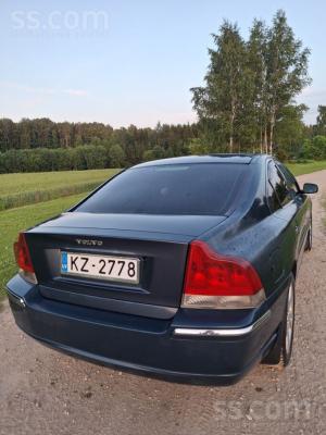 Zils Volvo S60 2005 Ogre, ar dzinēja tilpumu 2.40 L un nobraukumu 313 tūkst. km par 1650 €, foto 4 vietnē AUTOMOTO.COM.LV
