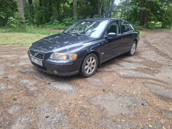 Zils Volvo S60 2005 Tauragė, ar dzinēja tilpumu 2.40 L un nobraukumu 300 tūkst. km par 1890 €, foto 1 vietnē AUTOMOTO.COM.LV