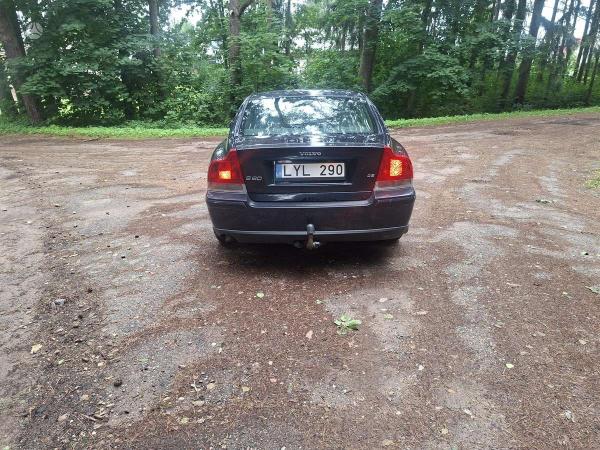 Zils Volvo S60 2005 Tauragė, ar dzinēja tilpumu 2.40 L un nobraukumu 300 tūkst. km par 1890 €, foto 8 vietnē AUTOMOTO.COM.LV