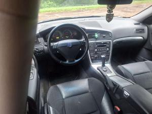 Blue Volvo S60 2005 in Taurage, with an engine capacity of 2.40 L and mileage of 300 thousand km for 1890 €, photo 10 on AUTOMOTO.COM.LV