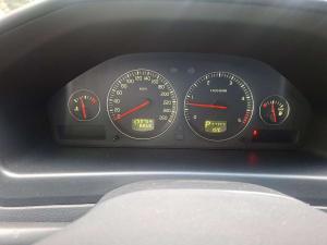 Blue Volvo S60 2005 in Taurage, with an engine capacity of 2.40 L and mileage of 300 thousand km for 1890 €, photo 13 on AUTOMOTO.COM.LV