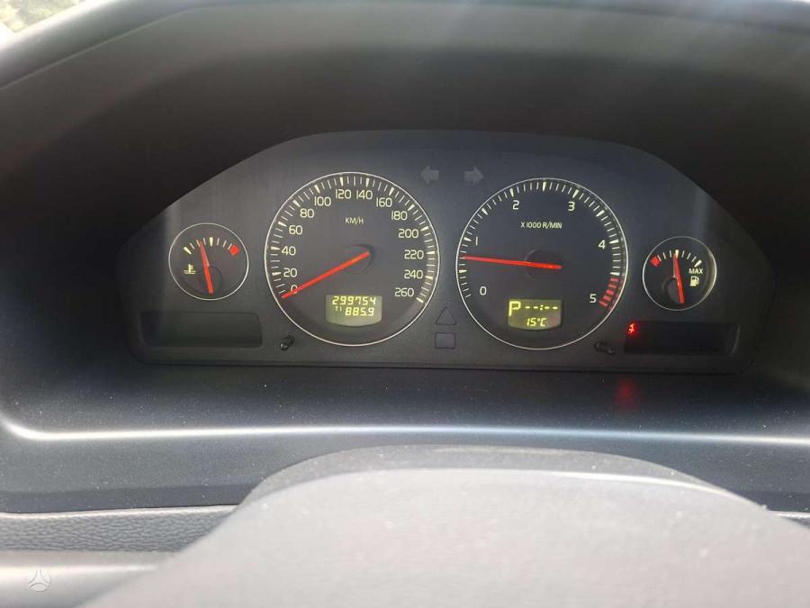Blue Volvo S60 2005 in Taurage, with an engine capacity of 2.40 L and mileage of 300 thousand km for 1890 €, photo 13 on AUTOMOTO.COM.LV