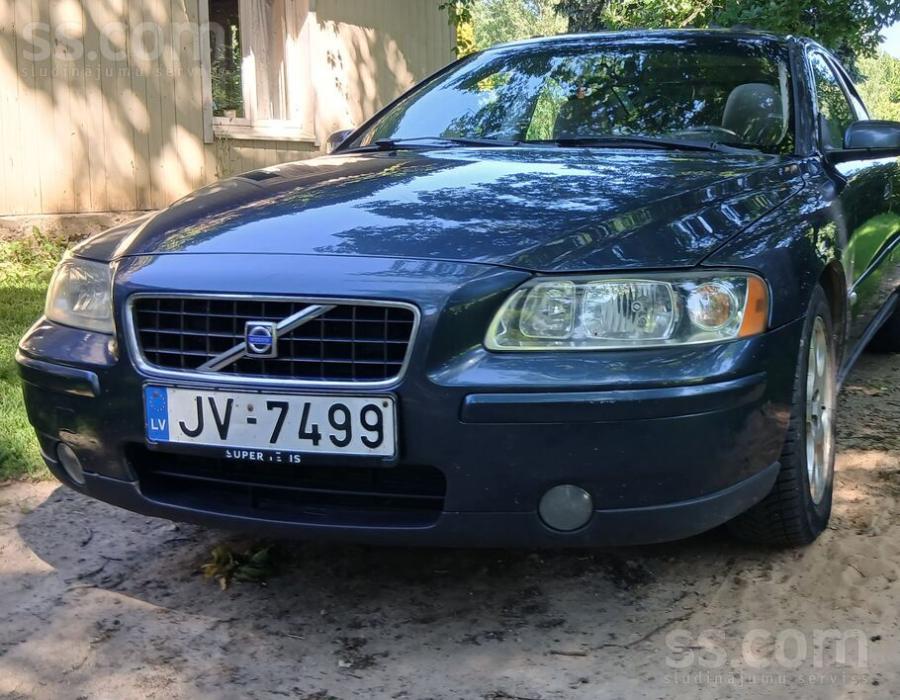 Zils Volvo S60 2005 Rēzekne, ar dzinēja tilpumu 2.40 L un nobraukumu 371 tūkst. km par 2200 €, foto 1 vietnē AUTOMOTO.COM.LV
