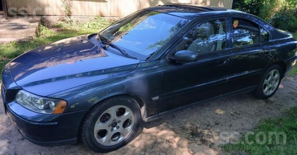 Zils Volvo S60 2005 Rēzekne, ar dzinēja tilpumu 2.40 L un nobraukumu 371 tūkst. km par 2200 €, foto 2 vietnē AUTOMOTO.COM.LV