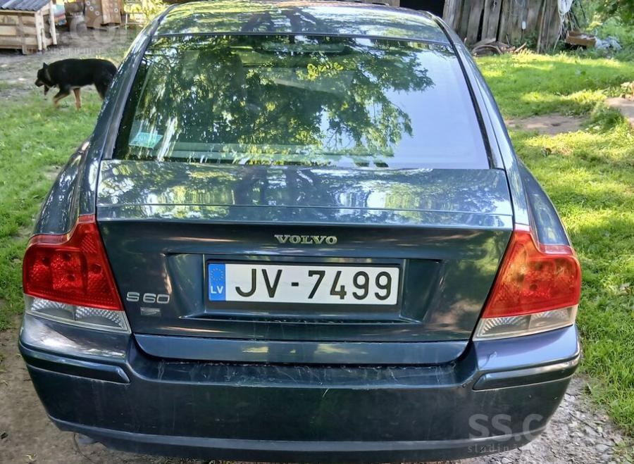 Zils Volvo S60 2005 Rēzekne, ar dzinēja tilpumu 2.40 L un nobraukumu 371 tūkst. km par 2200 €, foto 4 vietnē AUTOMOTO.COM.LV