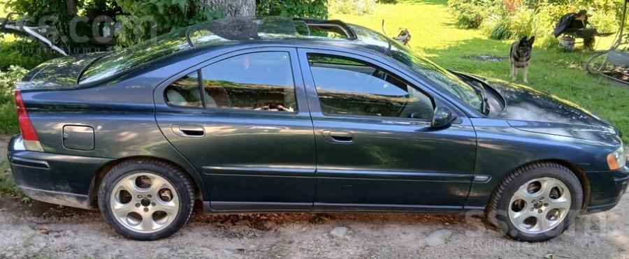 Zils Volvo S60 2005 Rēzekne, ar dzinēja tilpumu 2.40 L un nobraukumu 371 tūkst. km par 2200 €, foto 5 vietnē AUTOMOTO.COM.LV