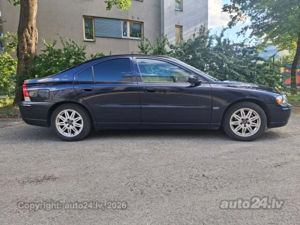 Zils Volvo S60 2005 Tallina, ar dzinēja tilpumu 2.40 L un nobraukumu 322 tūkst. km par 4000 €, foto 3 vietnē AUTOMOTO.COM.LV