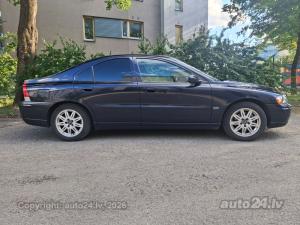 Zils Volvo S60 2005 Tallina, ar dzinēja tilpumu 2.40 L un nobraukumu 322 tūkst. km par 4000 €, foto 4 vietnē AUTOMOTO.COM.LV