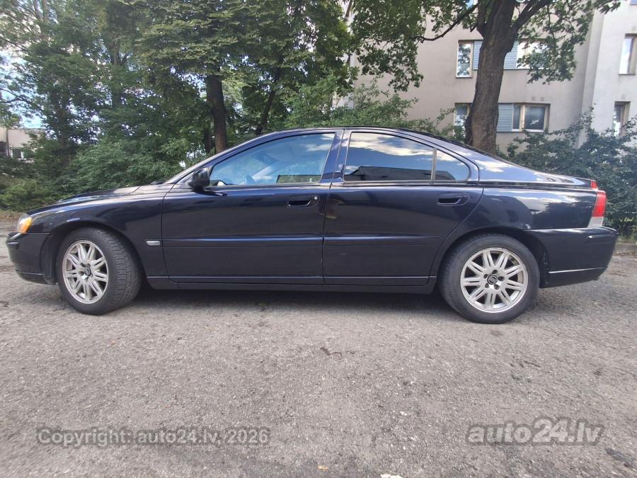 Zils Volvo S60 2005 Tallina, ar dzinēja tilpumu 2.40 L un nobraukumu 322 tūkst. km par 4000 €, foto 6 vietnē AUTOMOTO.COM.LV