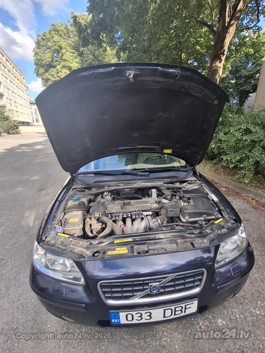 Zils Volvo S60 2005 Tallina, ar dzinēja tilpumu 2.40 L un nobraukumu 322 tūkst. km par 4000 €, foto 26 vietnē AUTOMOTO.COM.LV