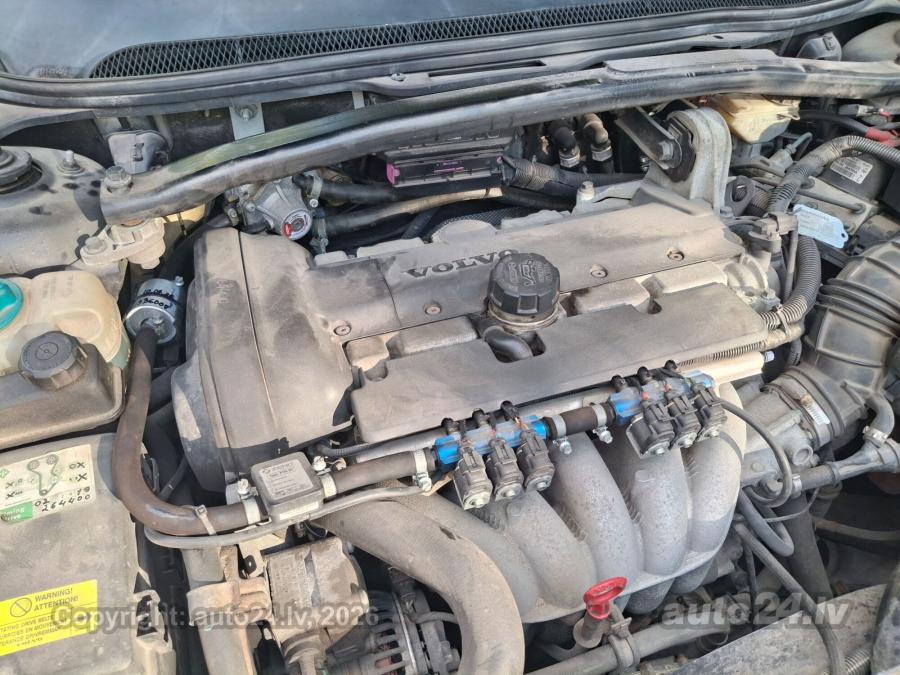 Zils Volvo S60 2005 Tallina, ar dzinēja tilpumu 2.40 L un nobraukumu 322 tūkst. km par 4000 €, foto 29 vietnē AUTOMOTO.COM.LV
