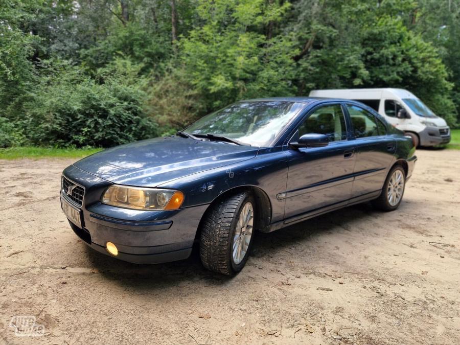 Zils Volvo S60 2005 Viļņa, ar dzinēja tilpumu 2.40 L un nobraukumu 455 tūkst. km par 1899 €, foto 6 vietnē AUTOMOTO.COM.LV