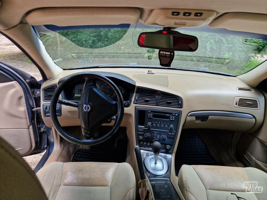 Zils Volvo S60 2005 Viļņa, ar dzinēja tilpumu 2.40 L un nobraukumu 455 tūkst. km par 1899 €, foto 17 vietnē AUTOMOTO.COM.LV