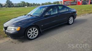 Zils Volvo S60 2005 Rīga, ar dzinēja tilpumu 2.40 L un nobraukumu 267 tūkst. km par 1750 €, foto  vietnē AUTOMOTO.COM.LV