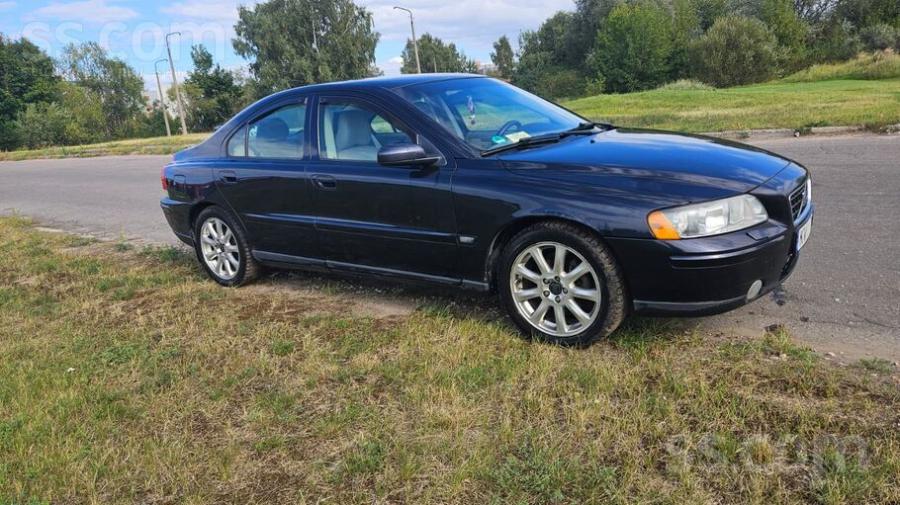 Zils Volvo S60 2005 Rīga, ar dzinēja tilpumu 2.40 L un nobraukumu 267 tūkst. km par 1750 €, foto 6 vietnē AUTOMOTO.COM.LV