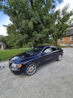 Zils Volvo S60 2005 Viļņa, ar dzinēja tilpumu 2.40 L un nobraukumu 283 tūkst. km par 1500 €, foto  vietnē AUTOMOTO.COM.LV