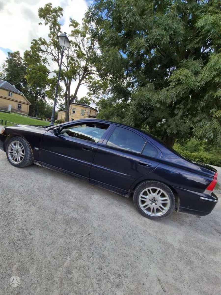 Zils Volvo S60 2005 Viļņa, ar dzinēja tilpumu 2.40 L un nobraukumu 283 tūkst. km par 1500 €, foto 4 vietnē AUTOMOTO.COM.LV