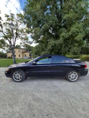 Zils Volvo S60 2005 Viļņa, ar dzinēja tilpumu 2.40 L un nobraukumu 283 tūkst. km par 1500 €, foto 11 vietnē AUTOMOTO.COM.LV
