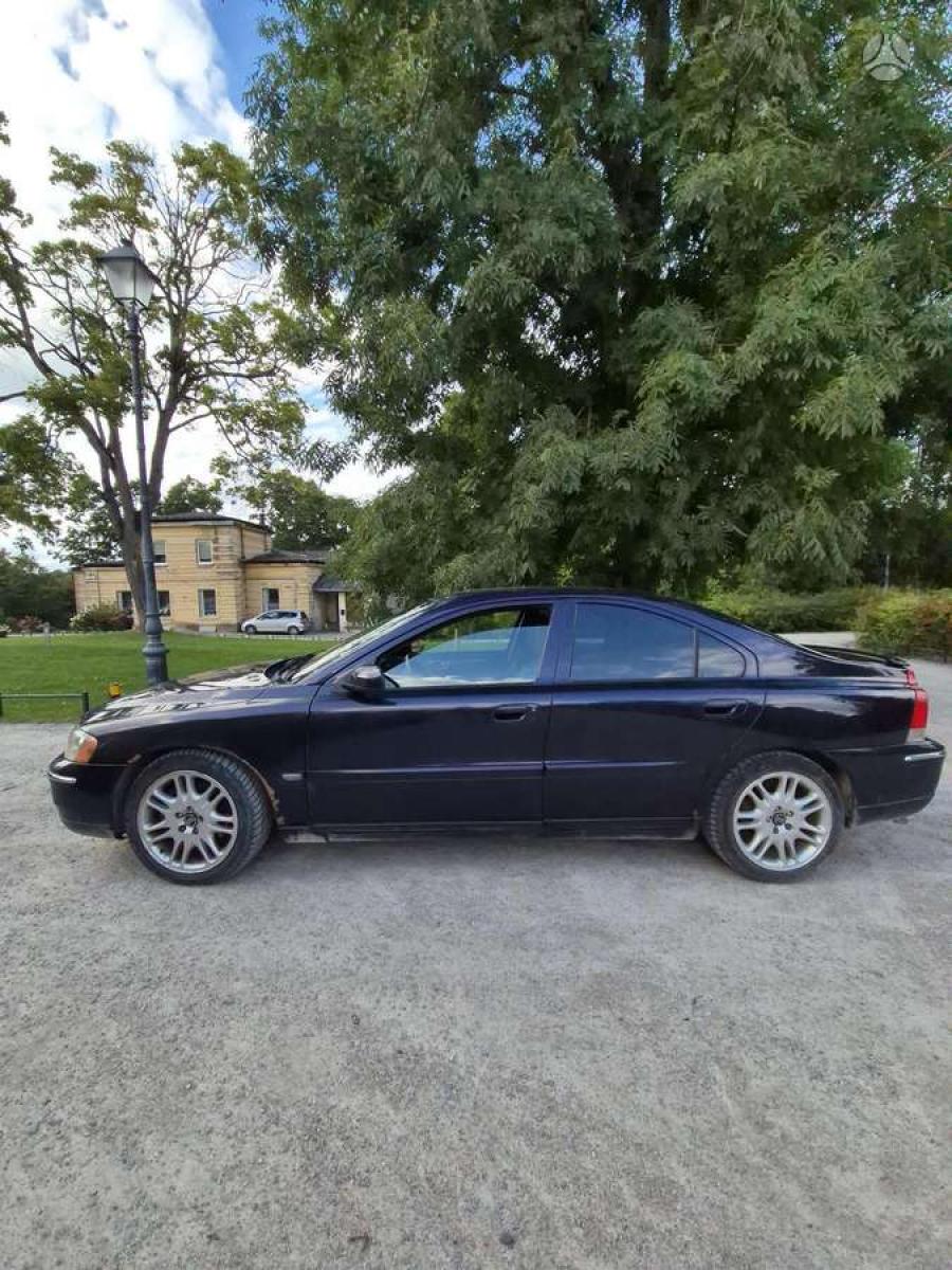 Zils Volvo S60 2005 Viļņa, ar dzinēja tilpumu 2.40 L un nobraukumu 283 tūkst. km par 1500 €, foto 11 vietnē AUTOMOTO.COM.LV