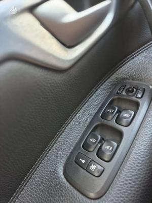 Zils Volvo S60 2005 Viļņa, ar dzinēja tilpumu 2.40 L un nobraukumu 283 tūkst. km par 1500 €, foto 12 vietnē AUTOMOTO.COM.LV