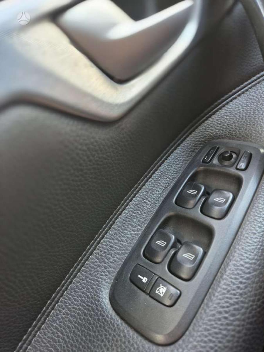 Zils Volvo S60 2005 Viļņa, ar dzinēja tilpumu 2.40 L un nobraukumu 283 tūkst. km par 1500 €, foto 12 vietnē AUTOMOTO.COM.LV