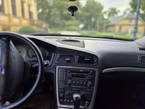 Zils Volvo S60 2005 Viļņa, ar dzinēja tilpumu 2.40 L un nobraukumu 283 tūkst. km par 1500 €, foto 15 vietnē AUTOMOTO.COM.LV