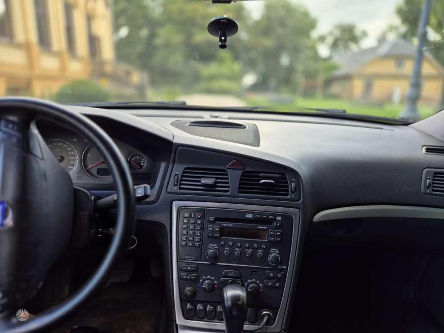 Zils Volvo S60 2005 Viļņa, ar dzinēja tilpumu 2.40 L un nobraukumu 283 tūkst. km par 1500 €, foto 15 vietnē AUTOMOTO.COM.LV