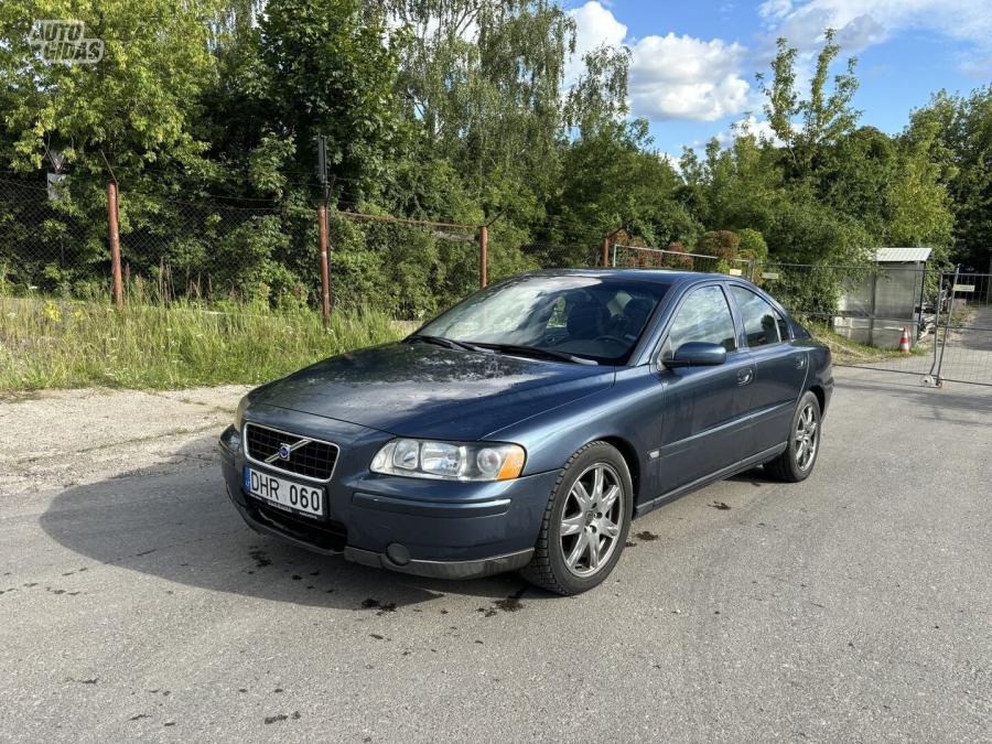 Blue Volvo S60 2005 in Vilnius, with an engine capacity of 2.40 L and mileage of 345 thousand km for 799 €, photo 1 on AUTOMOTO.COM.LV